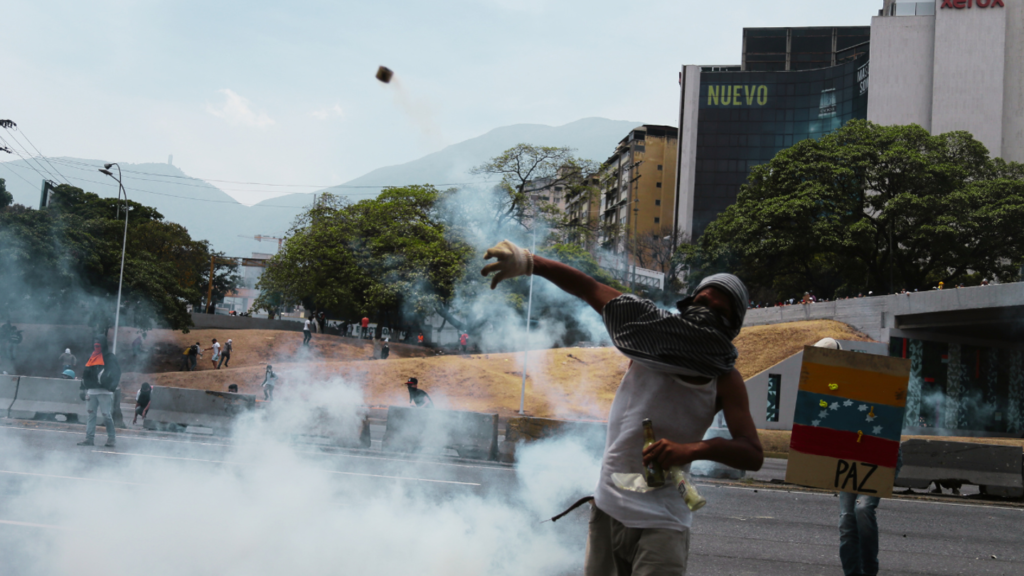 US Urges Americans to Leave Venezuela Immediately as Armed Militias Set ...